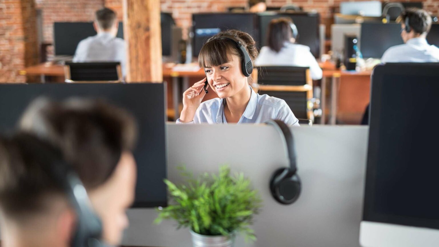10 top metrics to measure call center productivity (2025)